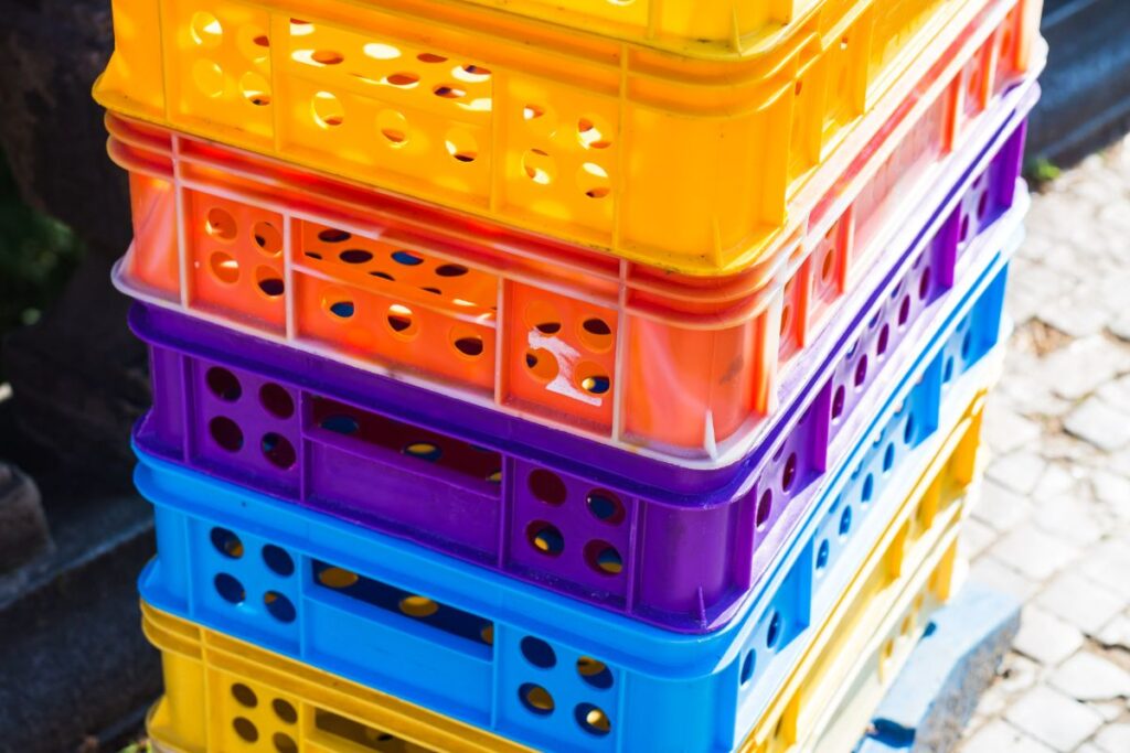 How Injection Molding Improves the Durability of Plastic Pallets